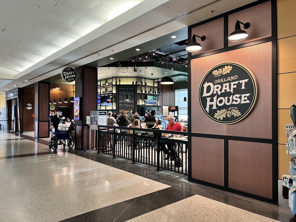 OAKLAND INTERNATIONAL AIRPORT - Updated September 2025 - 2432 Photos ...