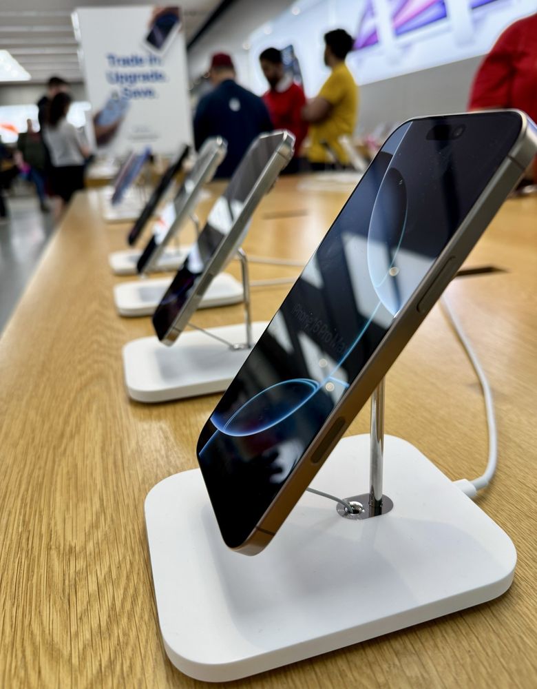 APPLE LYNNHAVEN MALL - Updated September 2025 - 102 Photos & 89 Reviews ...