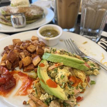 BEA BEA’S - Updated July 2024 - 5120 Photos & 4536 Reviews - 353 N Pass ...