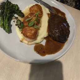 TABLE 28 - Updated July 2025 - 333 Photos & 249 Reviews - 1501 Merrill ...