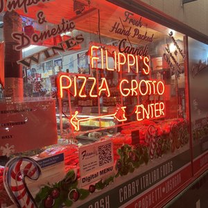 FILIPPI’S PIZZA GROTTO LITTLE ITALY - 3008 Photos & 3518 Reviews - 1747 India St, San Diego ...