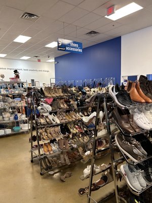 GOODWILL NYNJ STORE & DONATION CENTER - Updated December 2025 - 30 ...