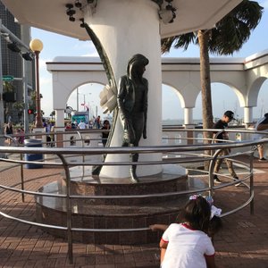 SELENA MEMORIAL STATUE - 156 Photos & 45 Reviews - Landmarks ...