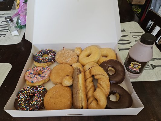 SIMPLY DONUTS - Updated July 2025 - 11 Photos & 17 Reviews - 9005 Old ...