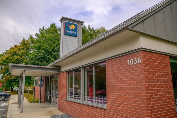 EASTRISE CREDIT UNION - Updated July 2025 - 56 Photos - 1036 Memorial ...