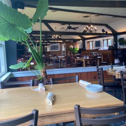 MAPLE ON THE LAKE - Updated July 2025 - 103 Photos & 90 Reviews - 141 ...