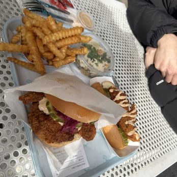 PRETTY BIRD HOT CHICKEN - DOWNTOWN - Updated July 2025 - 991 Photos ...