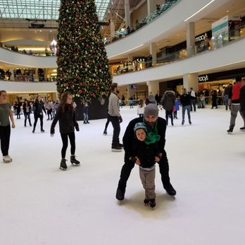 LLOYD CENTER ICE RINK - Updated December 2025 - 46 Photos & 78 Reviews ...
