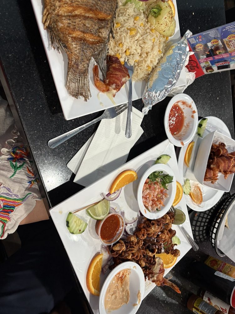 MARISCOS SEAFARI - Updated January 2026 - 82 Photos & 56 Reviews - 2415 ...