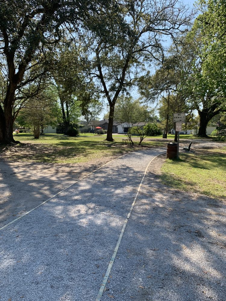 LAKE CHARLES NEIGHBORHOOD PARK & PLAYGROUND - 12 Photos - 326 Drew Park ...