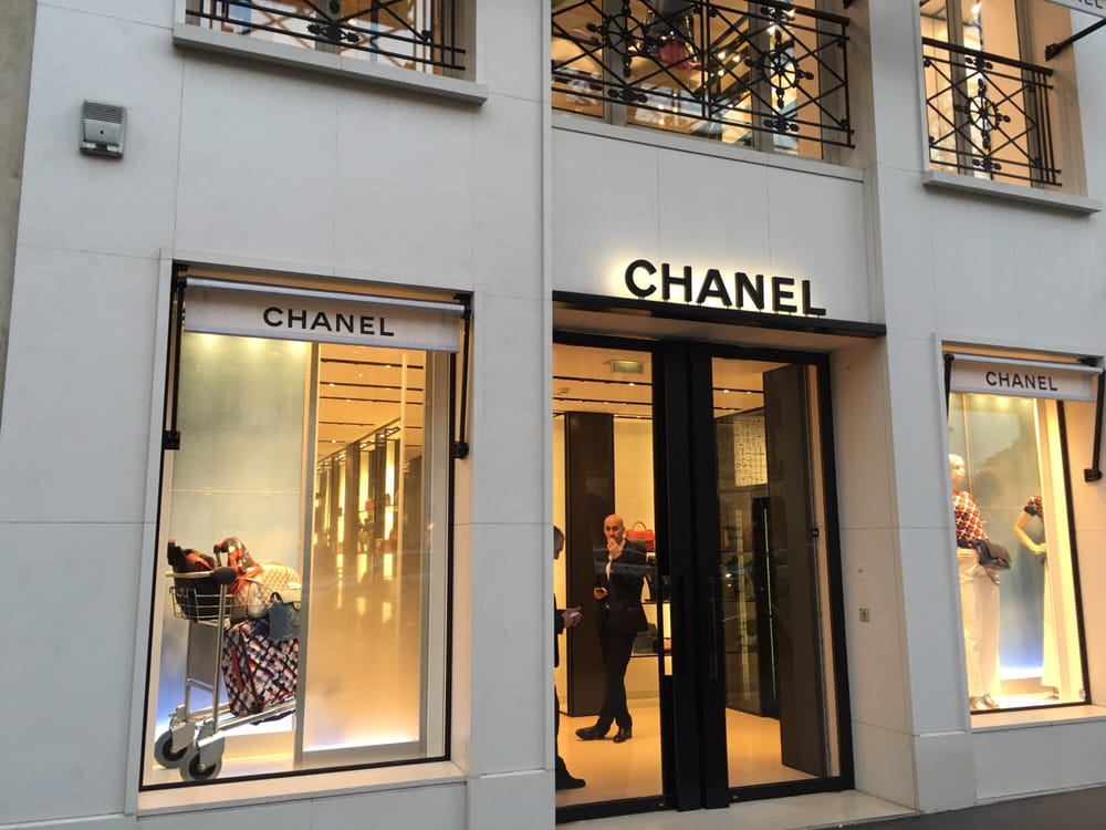 CHANEL - Updated July 2025 - 10 Photos - 25 Rue Royale, Paris, France ...