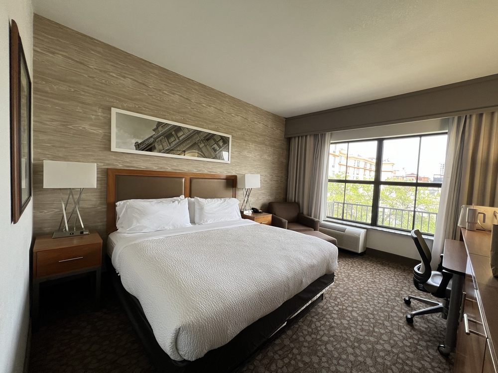 HOLIDAY INN SAVANNAH HISTORIC DISTRICT - Updated December 2025 - 169 ...