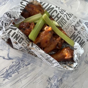 SHARKY’S WINGS & RAW BAR - Updated November 2024 - 628 Photos & 649 ...