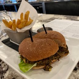 BETTS - Updated April 2025 - 243 Photos & 186 Reviews - 2000 E 9th St ...