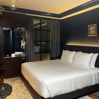 WHISKY HOTEL - Updated August 2025 - 24 Photos & 10 Reviews - 1717 ...