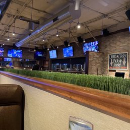 BLUE 32 SPORTS GRILL - Updated July 2025 - 88 Photos & 142 Reviews ...
