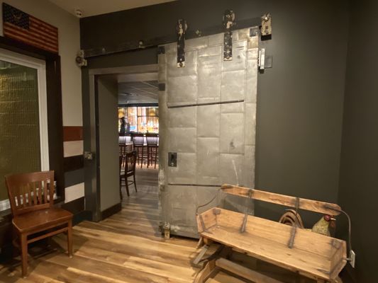 THE HOWLING ROOSTER - Updated January 2025 - 460 Photos & 360 Reviews ...