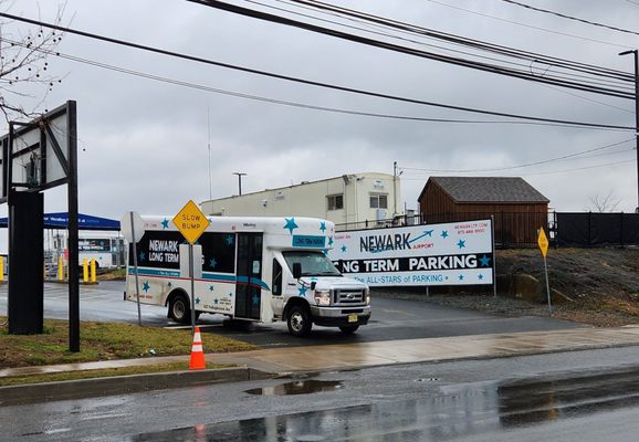 NEWARK AIRPORT LONG TERM PARKING - Updated November 2025 - 49 Photos ...