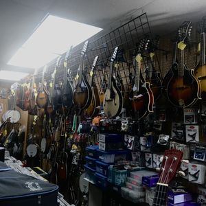 MUSIC GO ROUND COLUMBUS - Updated June 2025 - 19 Photos & 26 Reviews ...