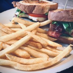 RED ROCK CAFE AND SPORTS BAR - Updated July 2024 - 92 Photos & 71 ...