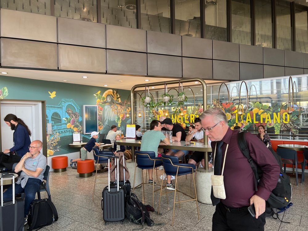 ZIGOLINI CAFE & BAR - Updated September 2024 - Flughafenstraße 4 ...