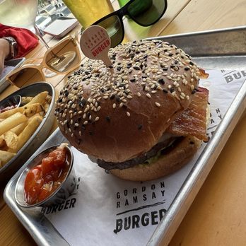 GORDON RAMSAY BURGER - Updated November 2024 - 276 Photos & 166 Reviews ...
