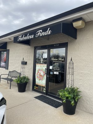 FABULESS FINDS - Updated December 2025 - 20 Reviews - 16160 King Rd, Riverview, Michigan - Used ...