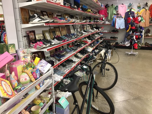 RED RACKS - Updated December 2025 - 14 Photos & 17 Reviews - 2843 E ...