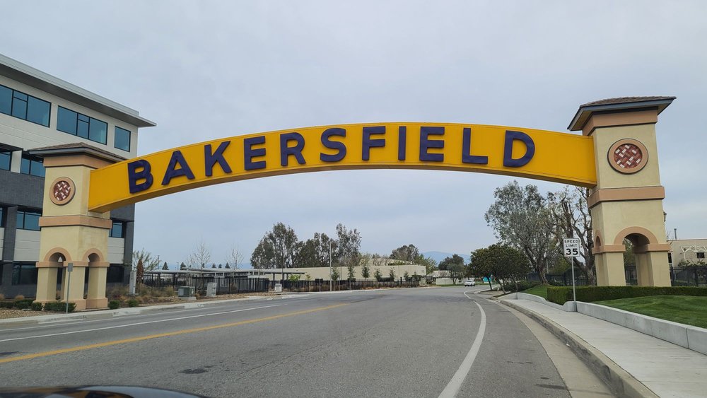 THE BAKERSFIELD SIGN - Updated March 2025 - Sillect Ave, Bakersfield ...