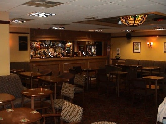 MERTHYR LABOUR CLUB & INSTITUTE - Updated July 2025 - 10 Photos - Court ...