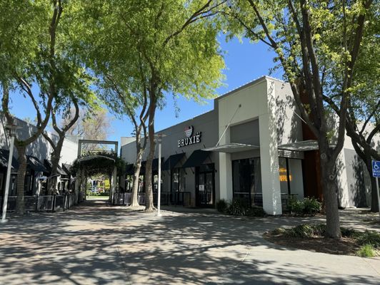 BRUXIE - Updated June 2024 - 80 Photos & 60 Reviews - 500 1st St, Davis ...