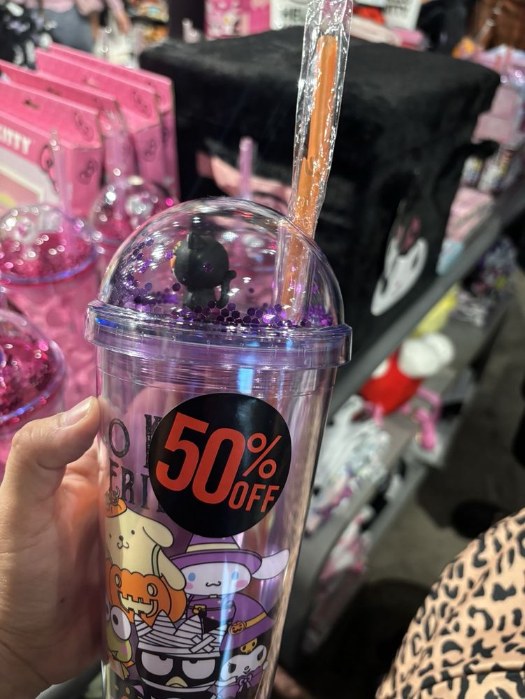 HOT TOPIC - Updated August 2025 - 46 Photos & 73 Reviews - 2855 Stevens ...