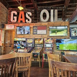 BOWSTRING PIZZA AND BREWYARD - Updated July 2025 - 124 Photos & 97 ...