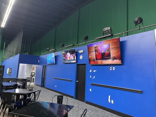 CLEARONE SPORTS CENTRE - 18 Photos & 13 Reviews - 4141 N John Young ...