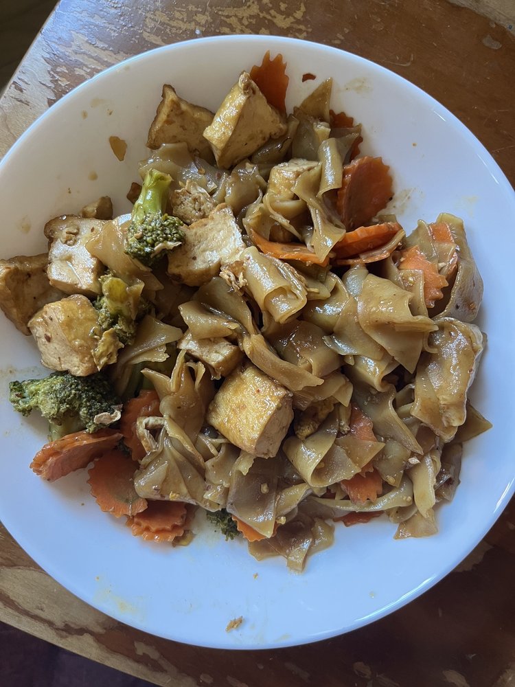 FAN THAI - 625 NE Killingsworth St, Portland, Oregon - Thai ...