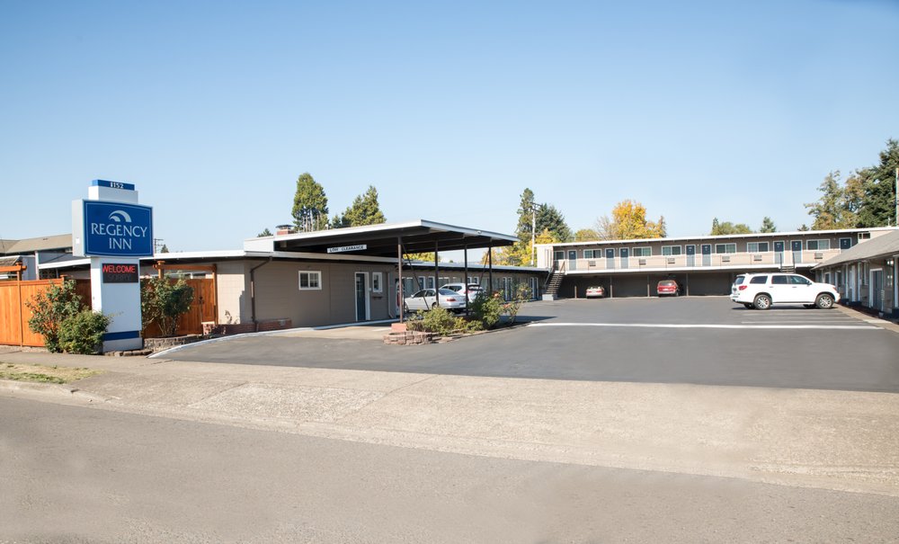 REGENCY INN - Updated December 2025 - 12 Photos - 1152 Main St ...