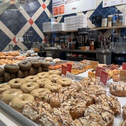 CARDIGAN DONUTS - Updated October 2025 - 20 Photos - 80 S 8th St ...