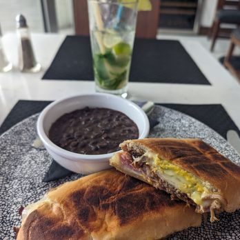 THE WAVE KITCHEN & BAR - Updated May 2024 - 271 Photos & 200 Reviews ...