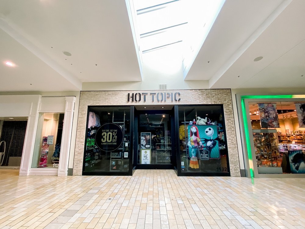 HOT TOPIC - Updated December 2025 - 44 Photos & 52 Reviews - 925 ...