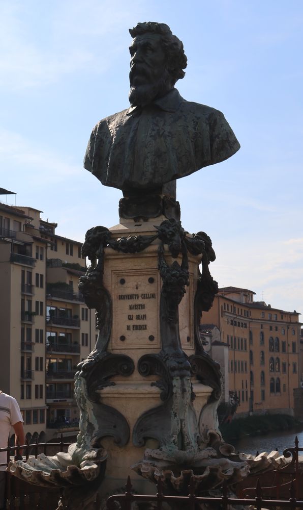 MONUMENT BEN CELLINI - Updated September 2024 - Ponte Vecchio, Firenze ...