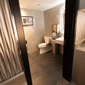 AMC DINE-IN BERKSHIRE 8 - Updated October 2025 - 14 Photos - 800 ...