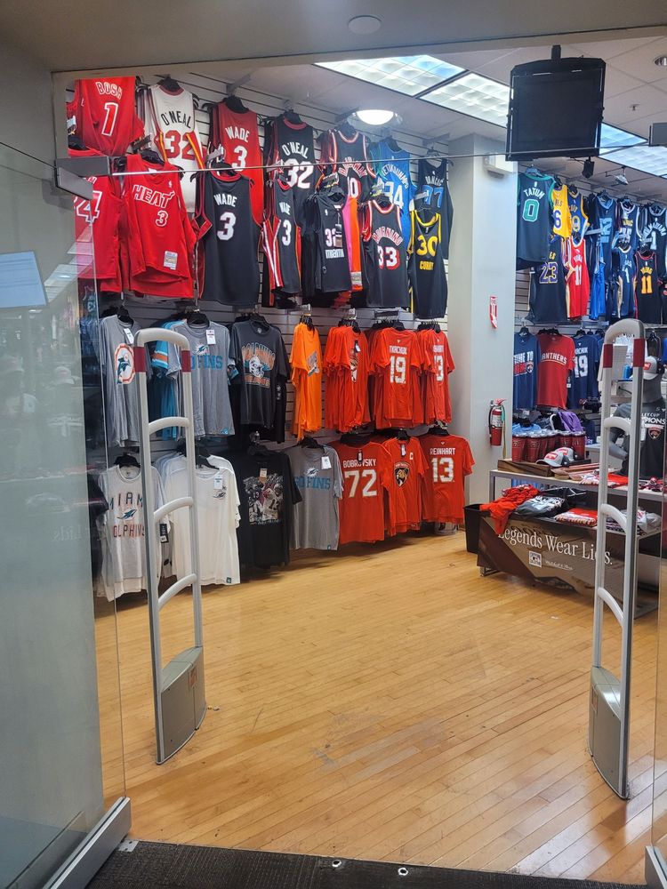 LIDS LOCKER ROOM - Updated June 2025 - 9469 W Atlantic Blvd, Coral ...