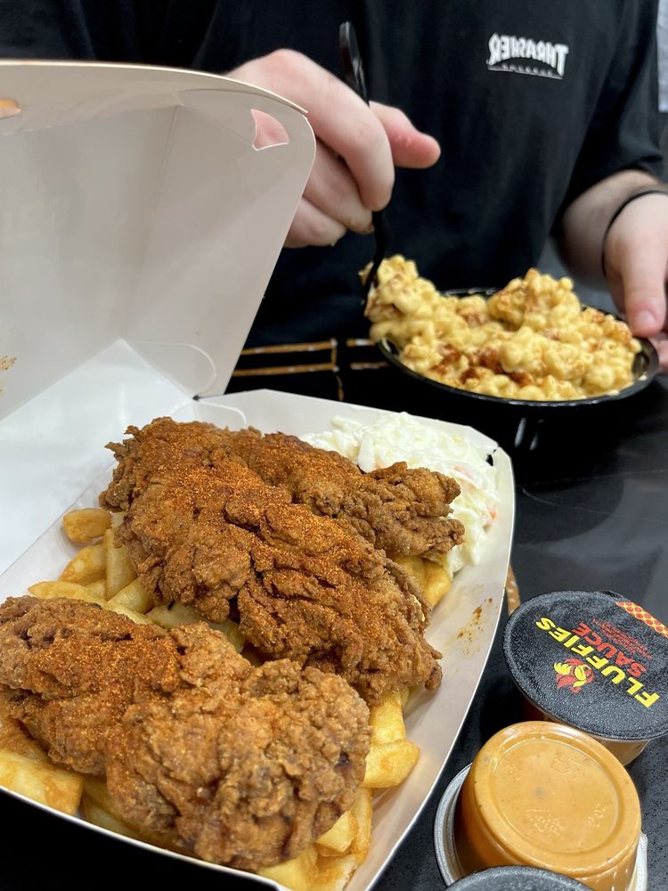 FLUFFIES HOT CHICKEN - MIDTOWN - Updated September 2025 - 14 Photos ...