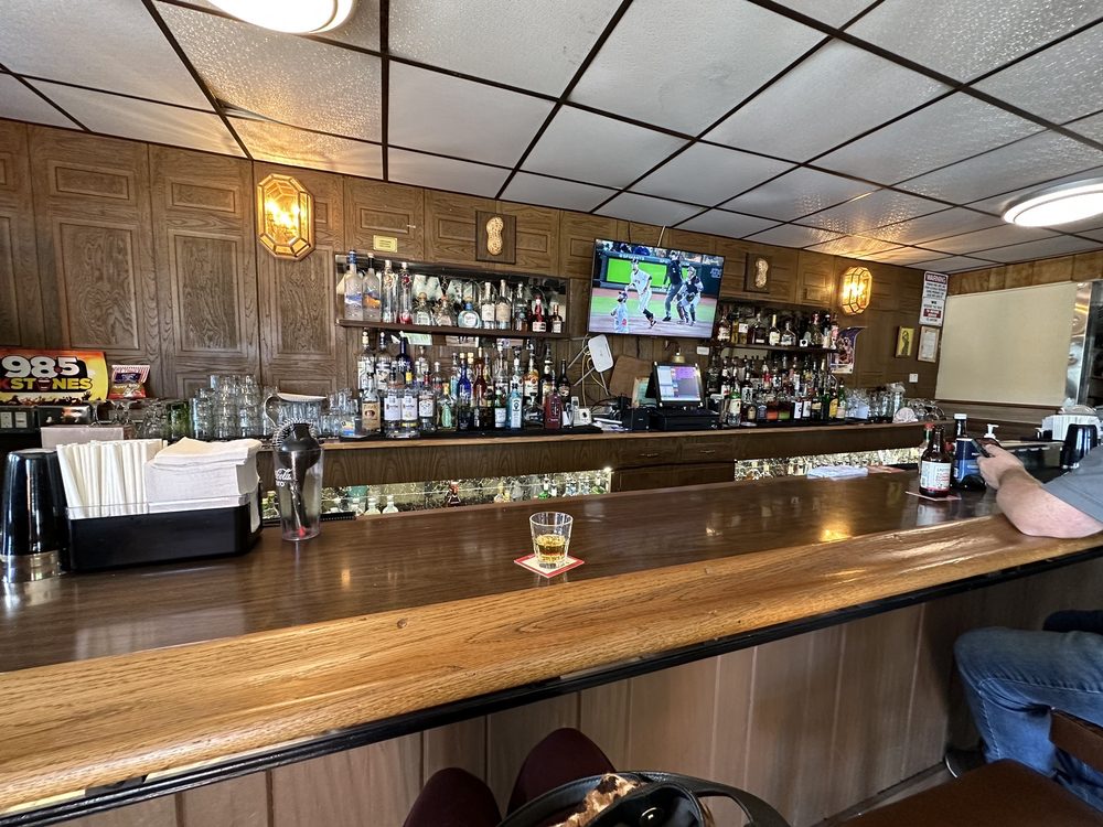 FAIRWAY COCKTAIL LOUNGE - Updated October 2025 - 15 Photos & 21 Reviews ...