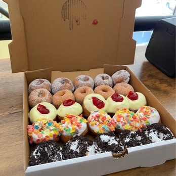 EIGHTY 8 DONUTS - Updated May 2024 - 65 Photos & 41 Reviews - 225 ...