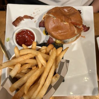 ESTELLA - Updated December 2024 - 176 Photos & 178 Reviews - 49 Temple ...