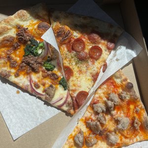 ESBC THE SLICE AND PINT - 383 Photos & 353 Reviews - 130 W Grand Ave ...