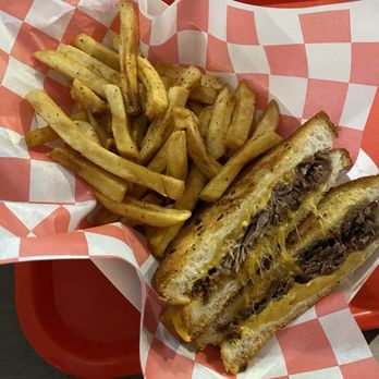 OFF THE RAILS BARBEQUE AND DRAFTHOUSE - Updated October 2025 - 127 ...