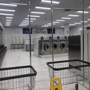 LAUNDRY WORLD - Updated October 2025 - 18 Photos & 10 Reviews - 6165 N ...