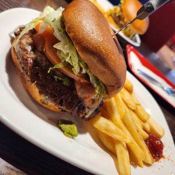 RED ROBIN GOURMET BURGERS AND BREWS - Updated January 2026 - 208 Photos ...